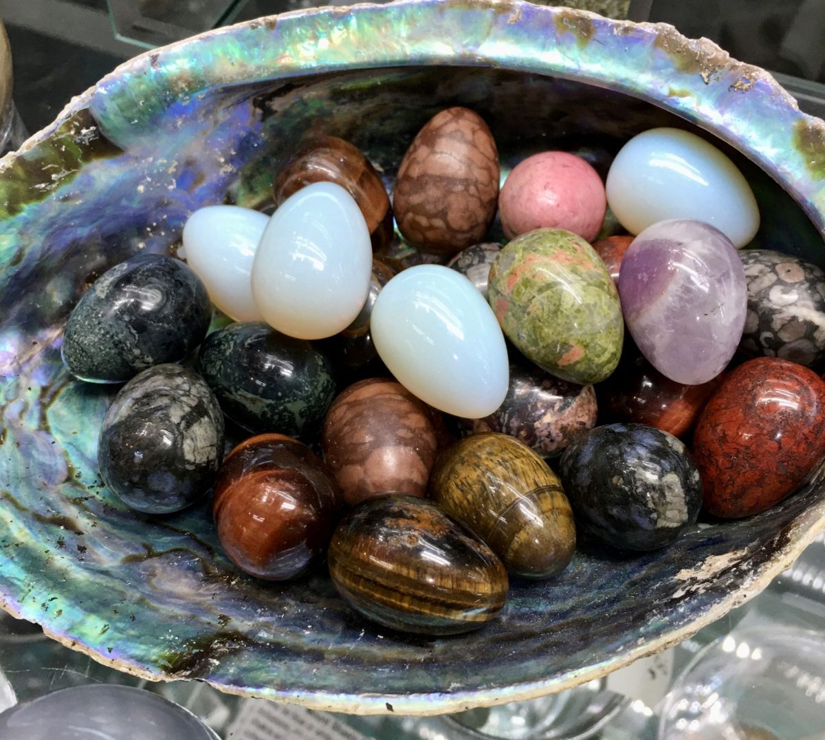 How to Use Egg Shaped Stones & Candles - Pathways Saint Louis