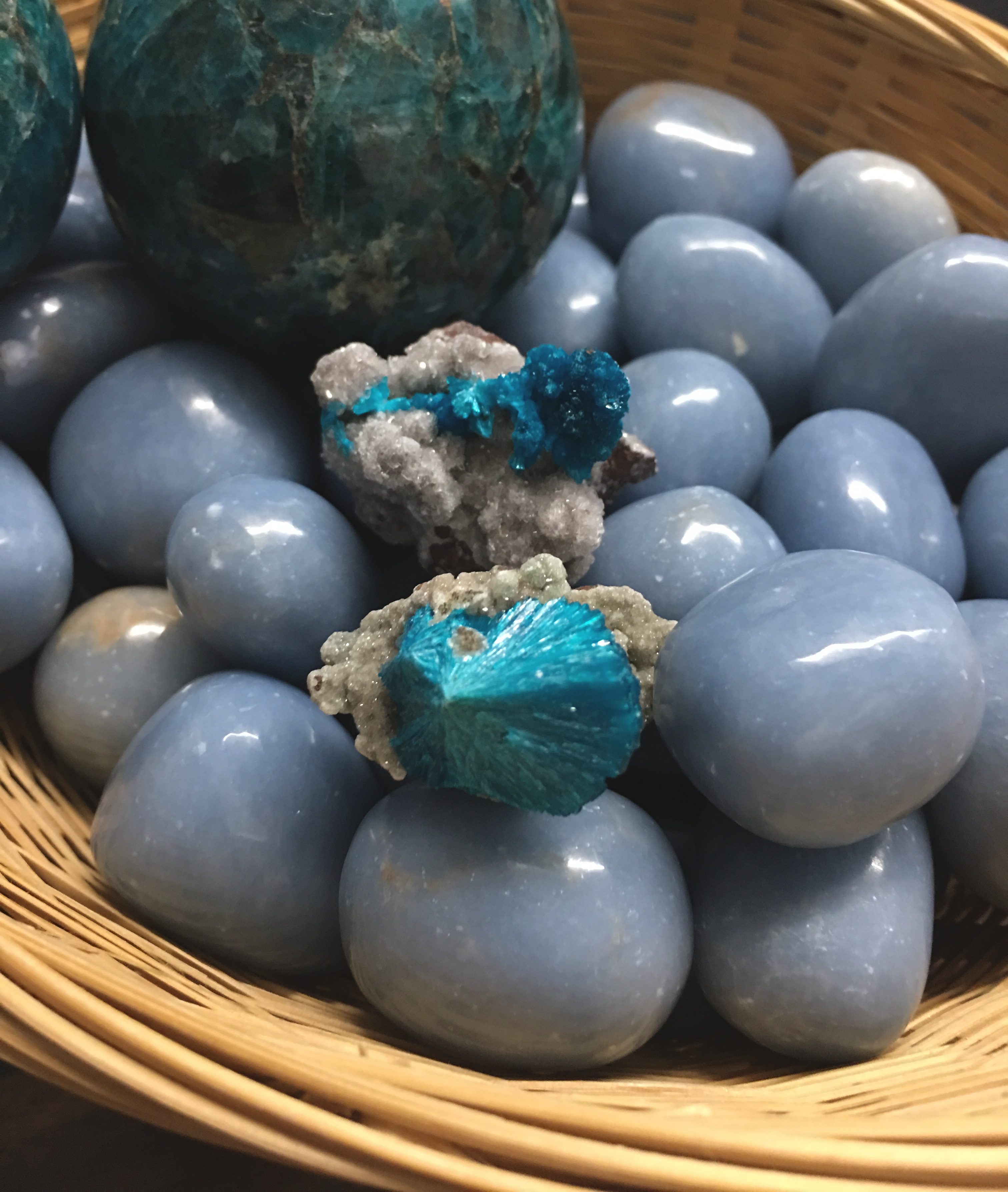 Lithium quartz, rose quartz, angelite and cavansite - Pathways Saint Louis
